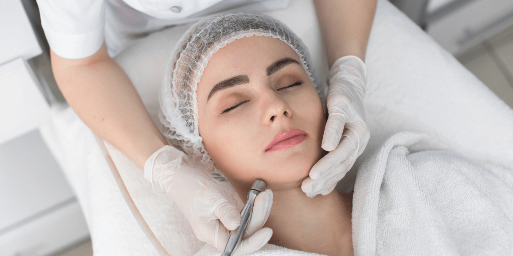 ¿Cómo lograr una estética facial natural? - Clínica Fortuny